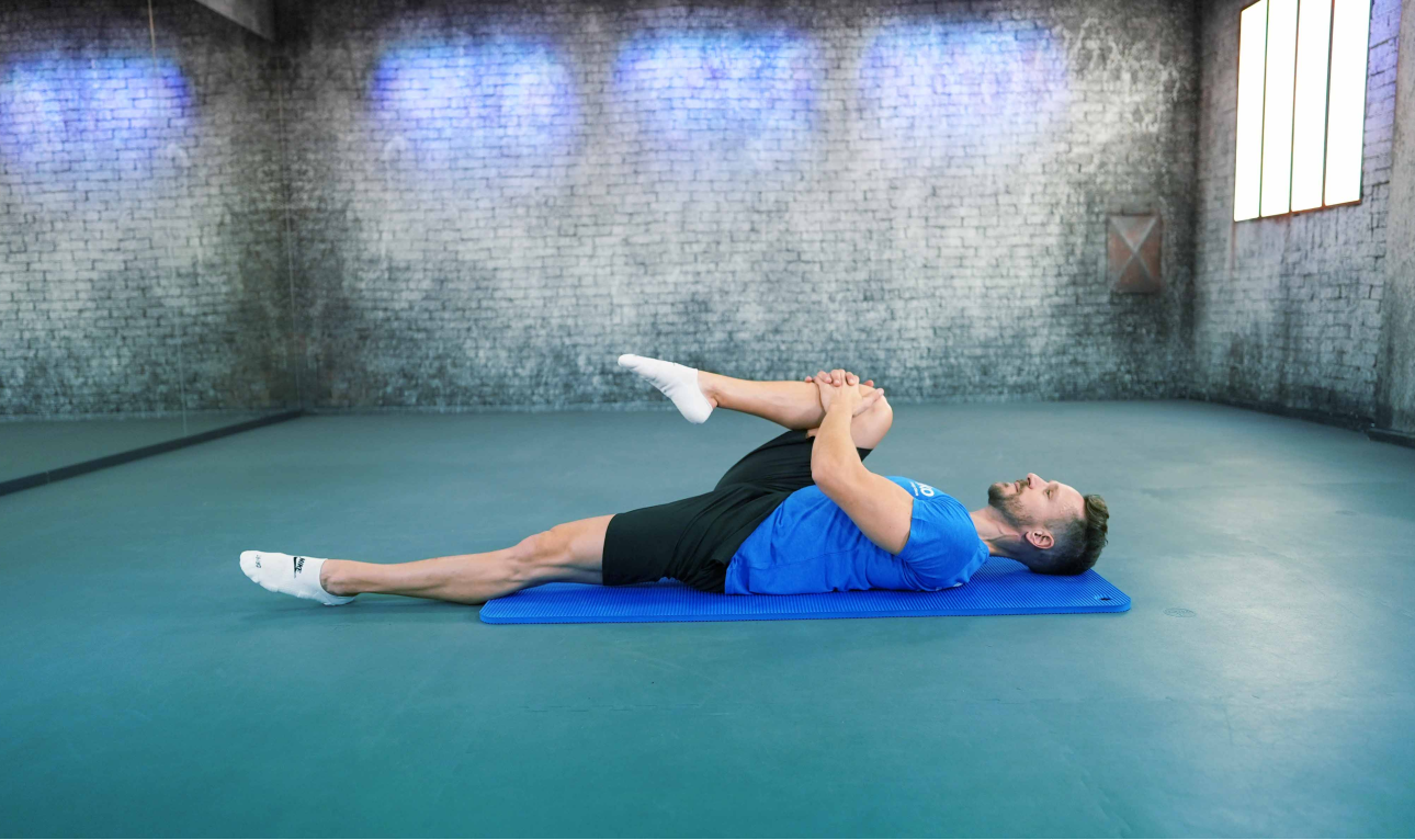 Clase dirigida de estiramientos en el gimnasio - Yako Détente ...
